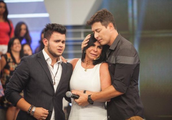 Bahia.ba | Gretchen reencontra filho que não via há 5 anos e se emociona