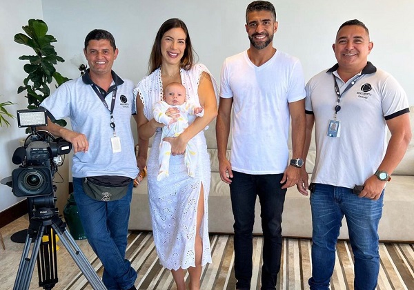 Bahia.ba | De licença maternidade, Smetak recebe equipe da TV Record em ...