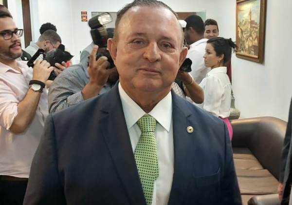 Bahia.ba | Adolfo Menezes desconversa sobre terceiro mandato na ...