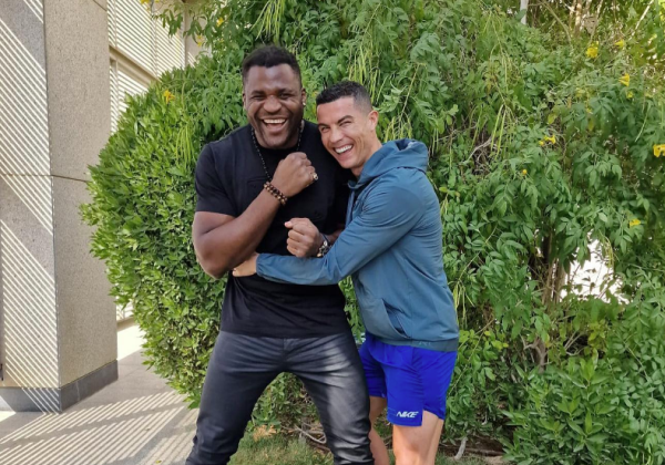 Bahia.ba | Cristiano Ronaldo presenteia amigo com relógio avaliado em ...