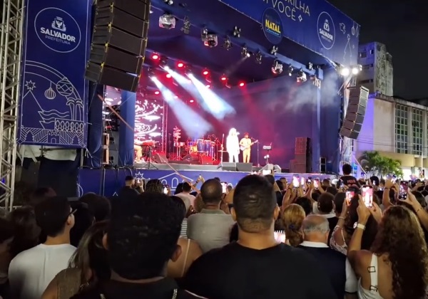 Bahia.ba | Simone celebra cinco décadas de carreira e emociona público ...