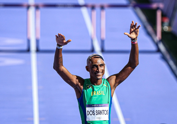 Bahia.ba | Alison dos Santos estreia nos 400m com barreiras e avança ...